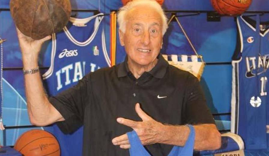 Basket, buon compleanno coach: Gamba festeggia