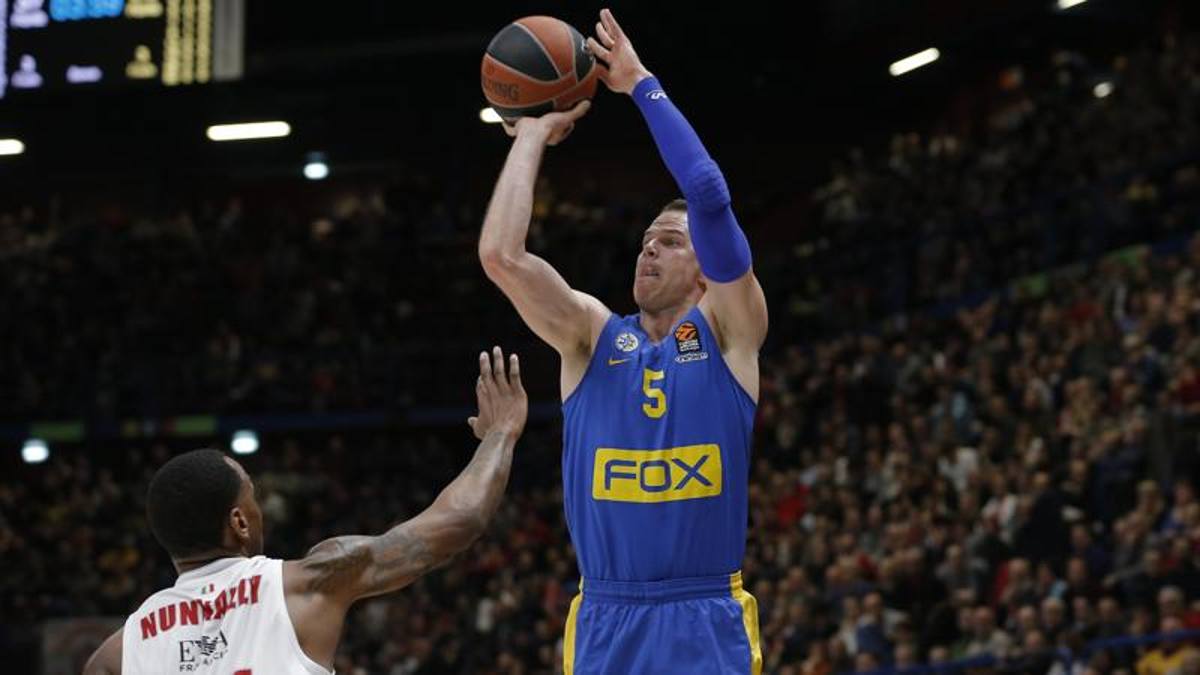 Milano, clamoroso doppio colpo: arrivano Roll e Mack, James saluta l ...