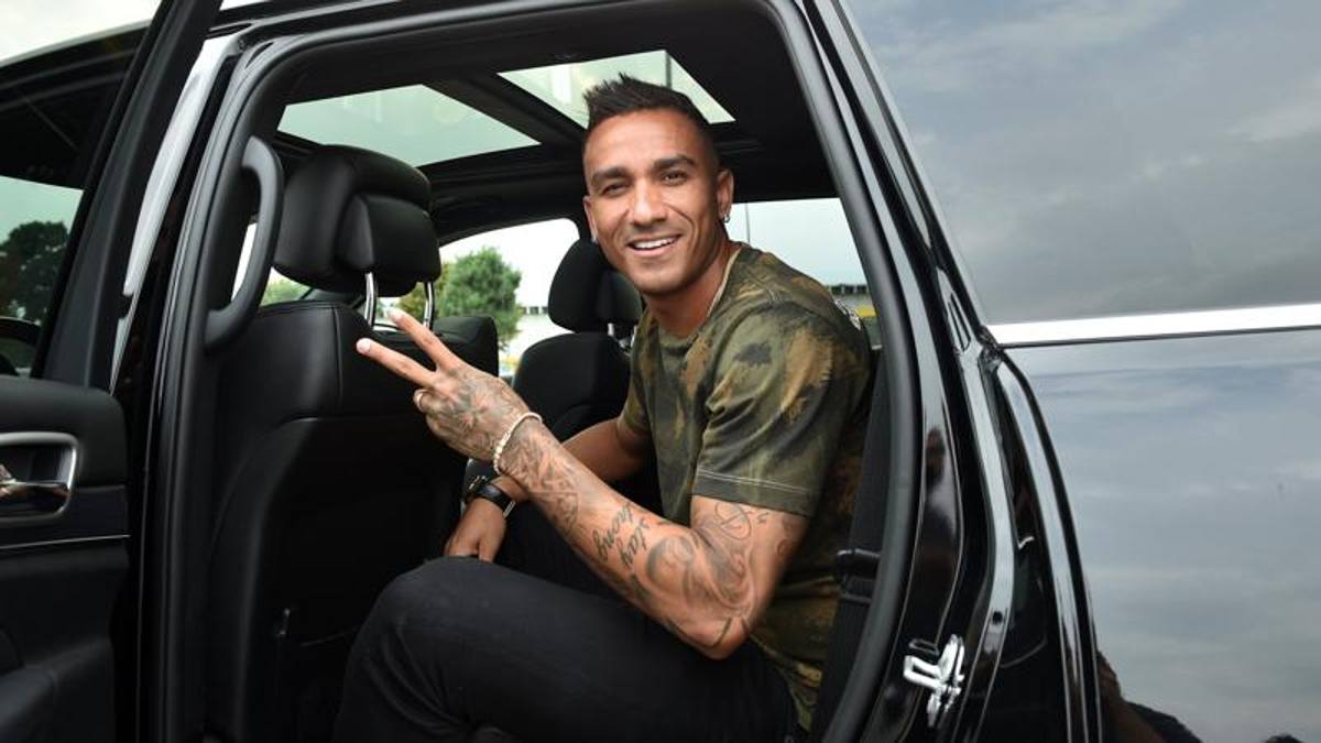 Danilo inizia l'avventura bianconera: oggi visite mediche al J-Medical ...