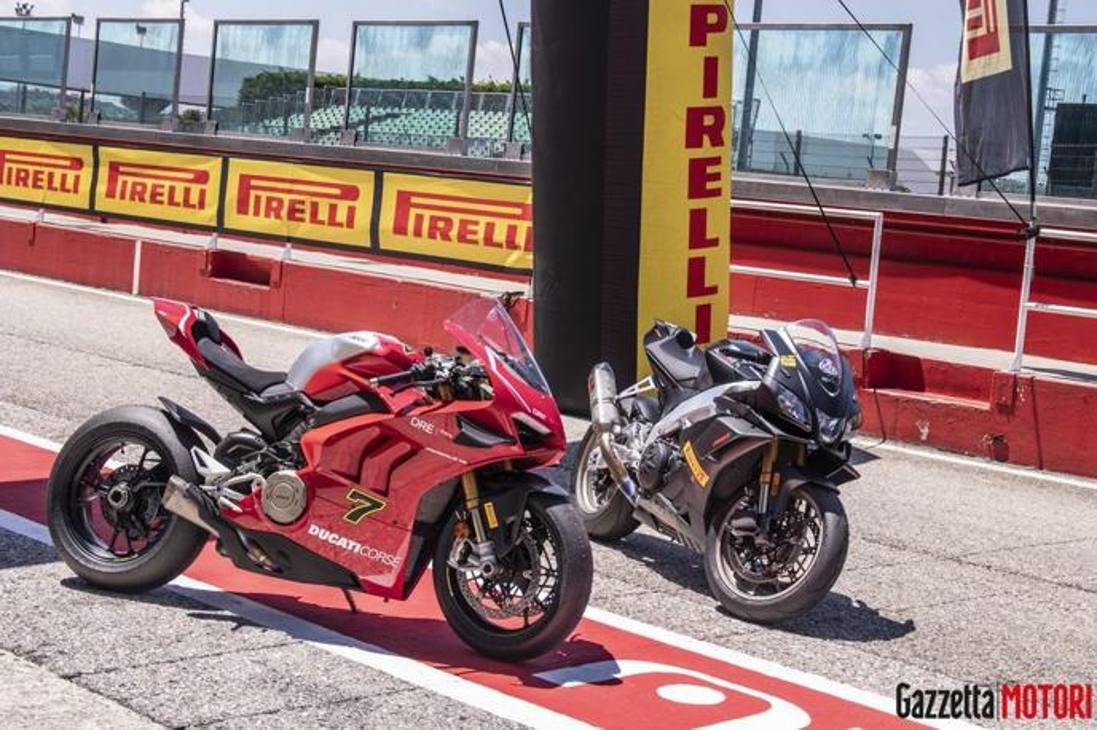 Ducati Panigale V4 VS Aprilia RSV4: italiane a confronto - La Gazzetta ...